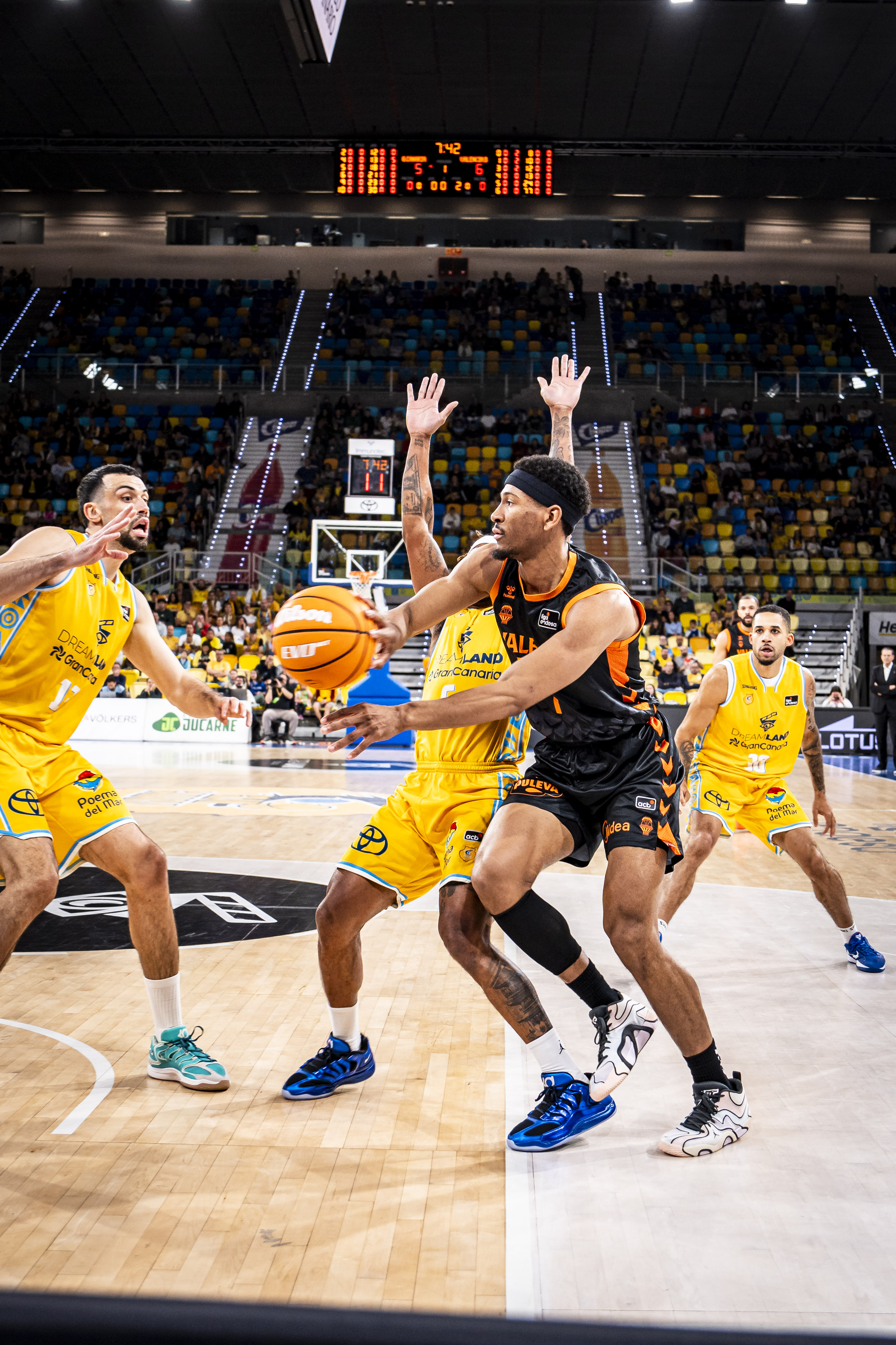 Victory on Gran Canaria's cursed court to complete a great first half ...